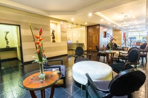 Área de estar no saguão