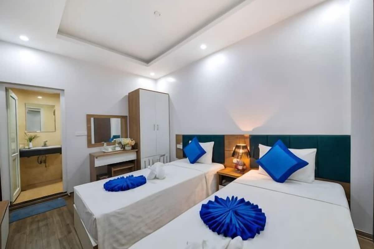 Minibar, cofre no quarto, secretária