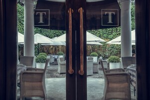 2 restaurantes, cozinha internacional 