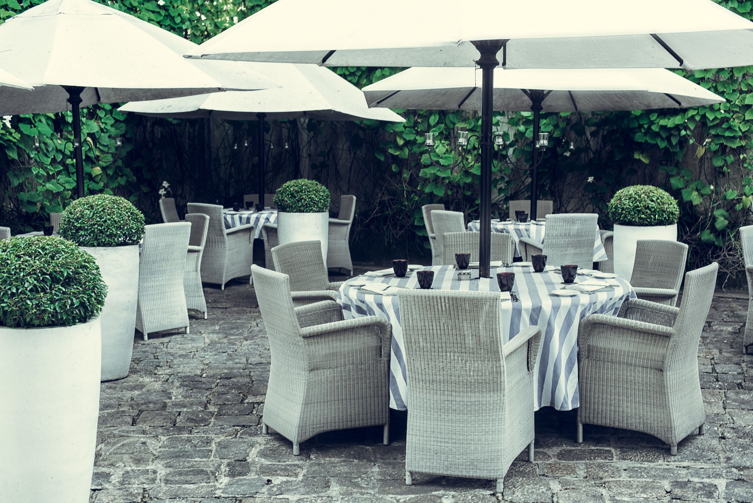 2 restaurantes, culinária internacional