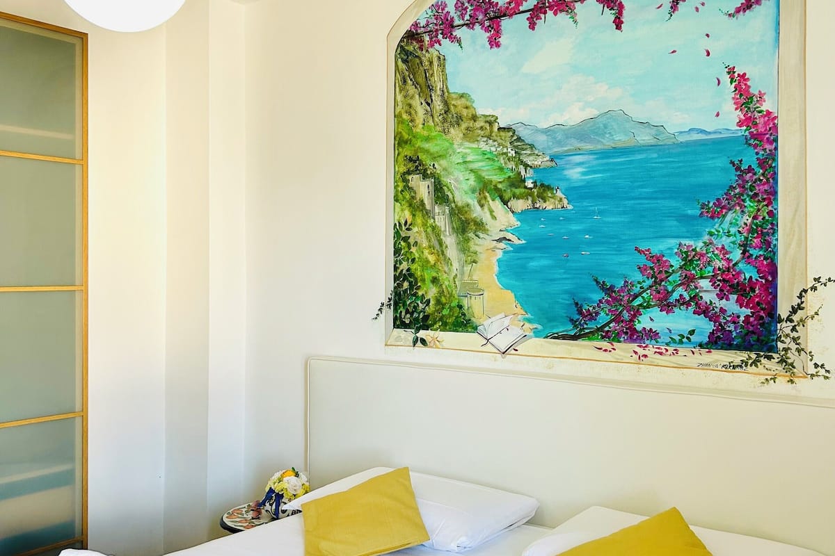 Apartamento conforto, sacada, vista para o mar (3 persone) | 1 quarto, frigobar, ferros/tábuas de passar roupa, Wi-Fi de cortesia