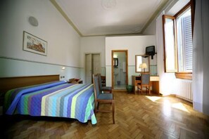 Quarto Clássico com Cama de Casal, 1 cama de casal | Cofre no quarto, secretária, quartos insonorizados, Wi-fi grátis 