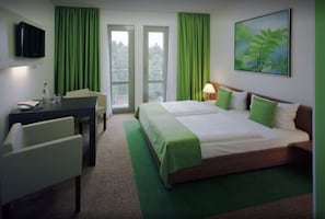 Quarto Duplo Comfort | Roupa hipoalergénica, cofre no quarto, secretária 