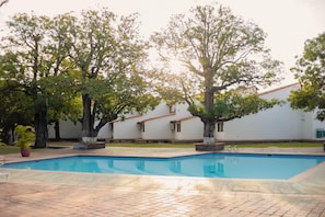 2 piscinas exteriores