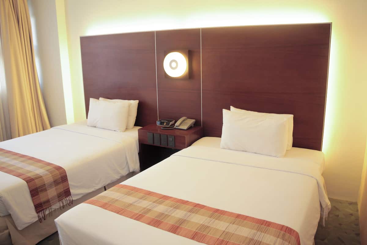 Cofres nos quartos, escrivaninha, Wi-Fi de cortesia, roupa de cama