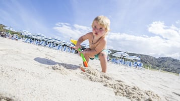 Uma praia privada, mergulho, bares na praia