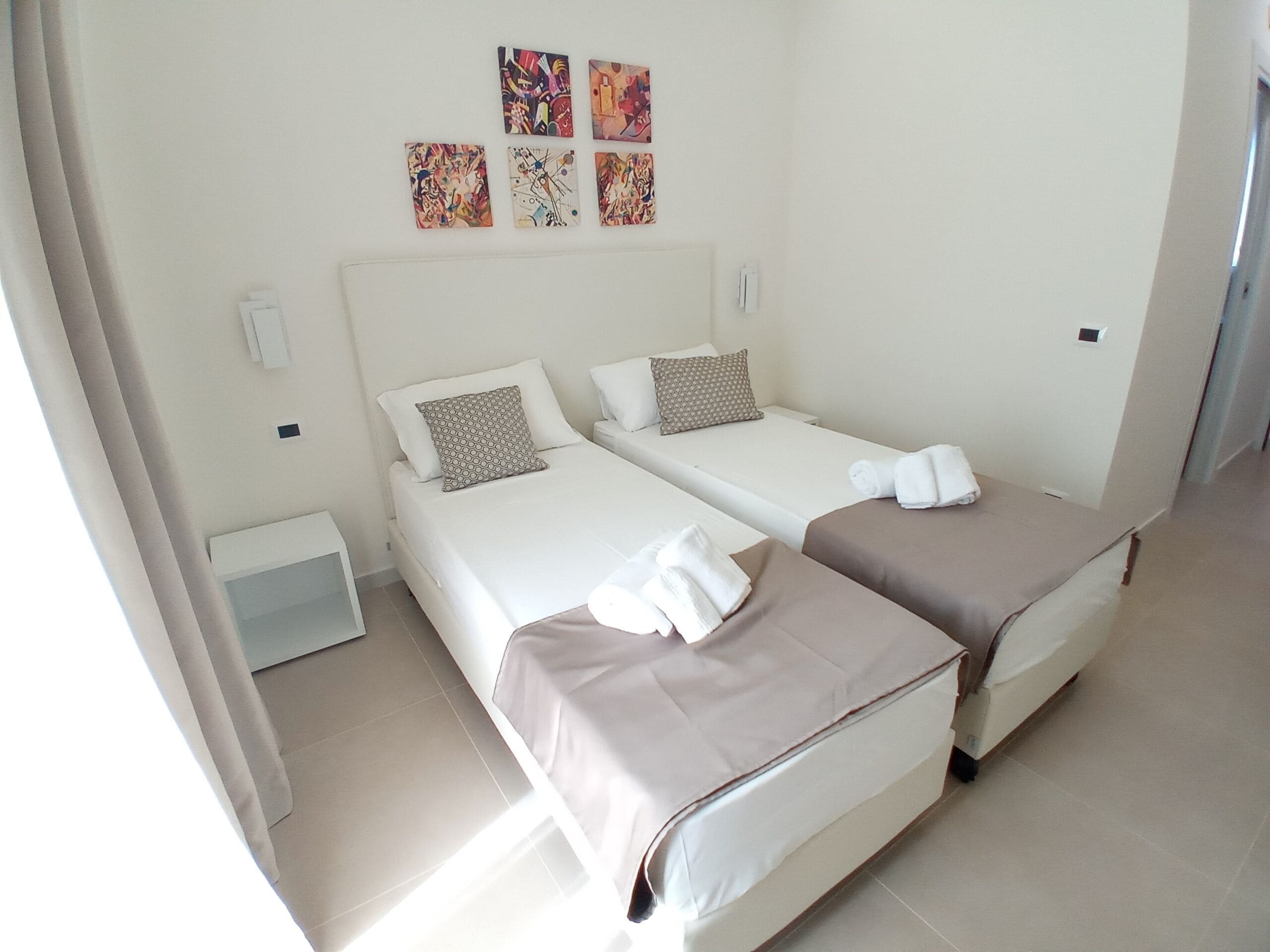 Quarto Standard, 2 camas individuais | Cofre no quarto, ferro/tábua de engomar, Wi-fi grátis 