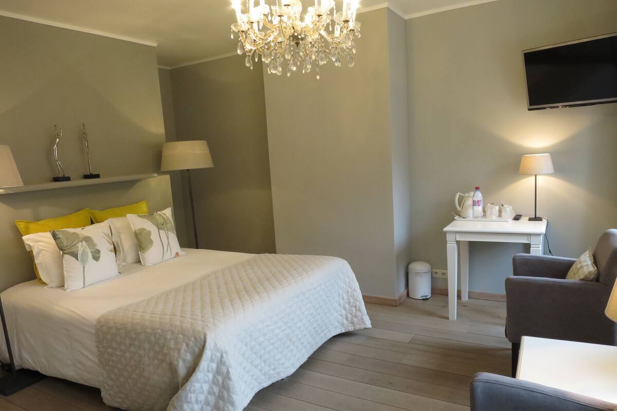 Quarto Duplo Comfort, vista para o jardim | Lençóis de algodão egípcio, roupa hipoalergénica, cofre no quarto 