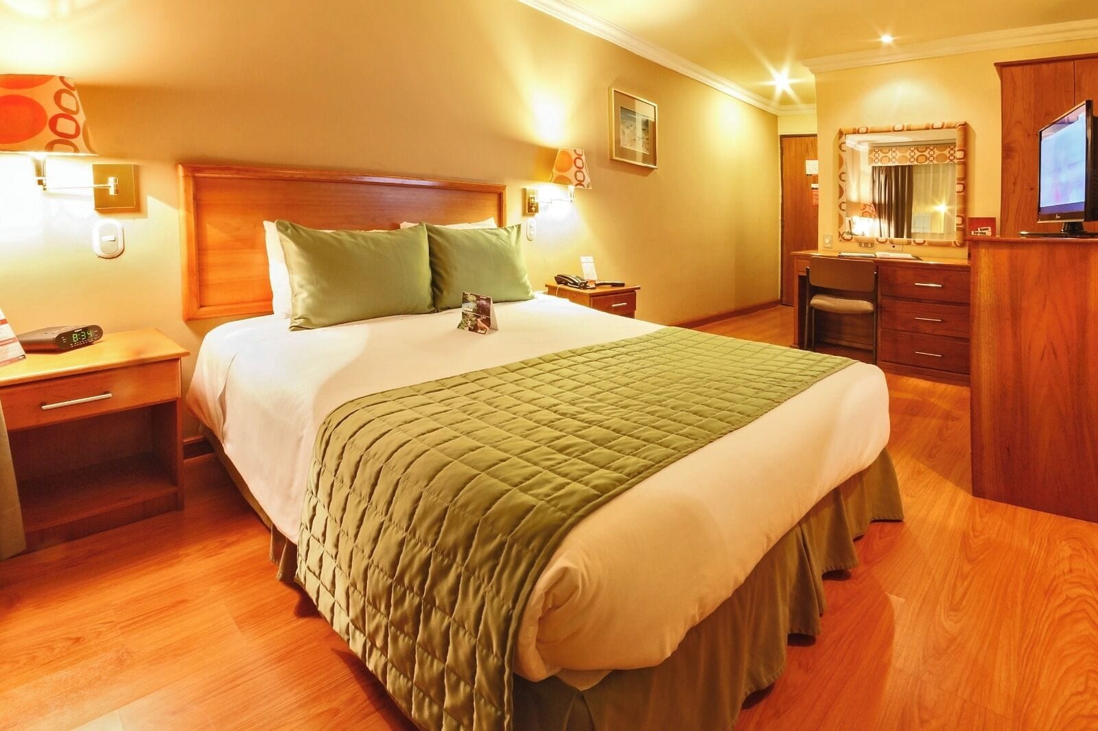 Quarto Duplo ou Twin | Roupa de alta qualidade, edredões de penas, camas de colchão pillowtop 