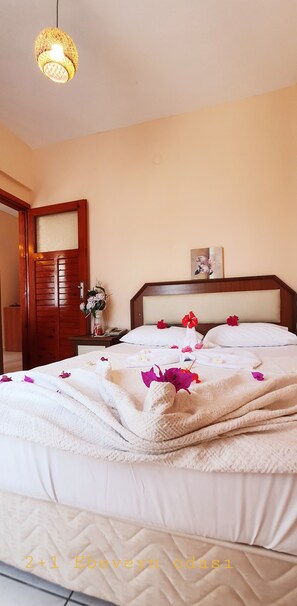 Apartamento Standard, 2 quartos | 2 quartos, minibar, com mobília individualizada, secretária 