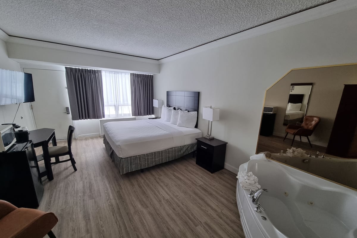 Suite, 1 cama king-size, não fumadores | Secretária, ferro/tábua de engomar, berços/camas para crianças