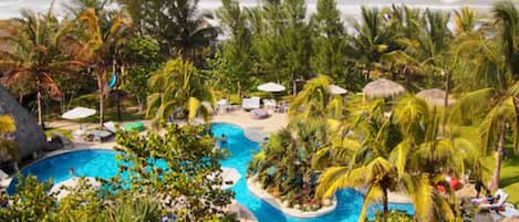 2 piscinas exteriores, guarda-sóis