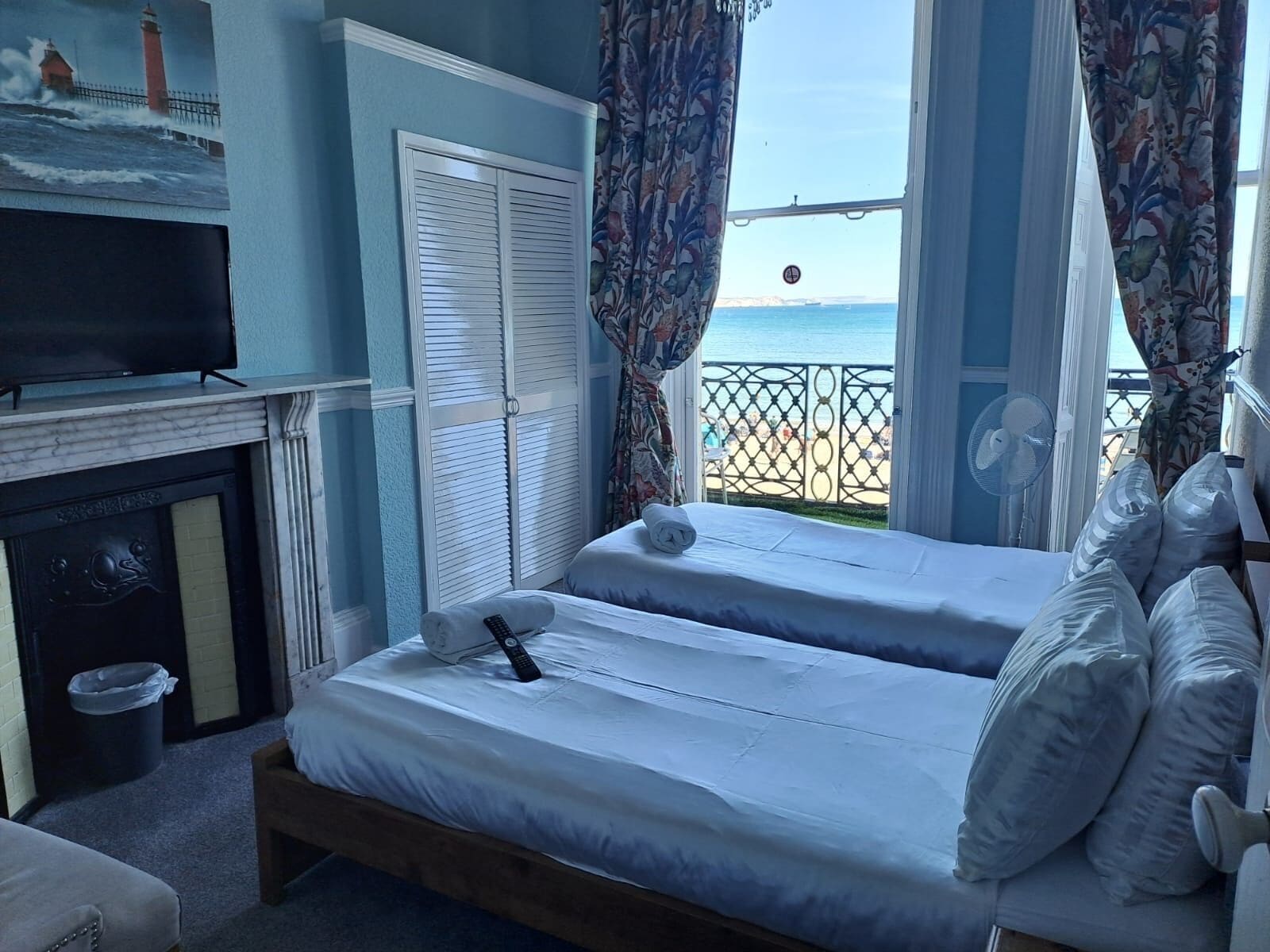 Quarto Twin Superior, casa de banho anexa, vista para o mar (Balcony-Room 19)