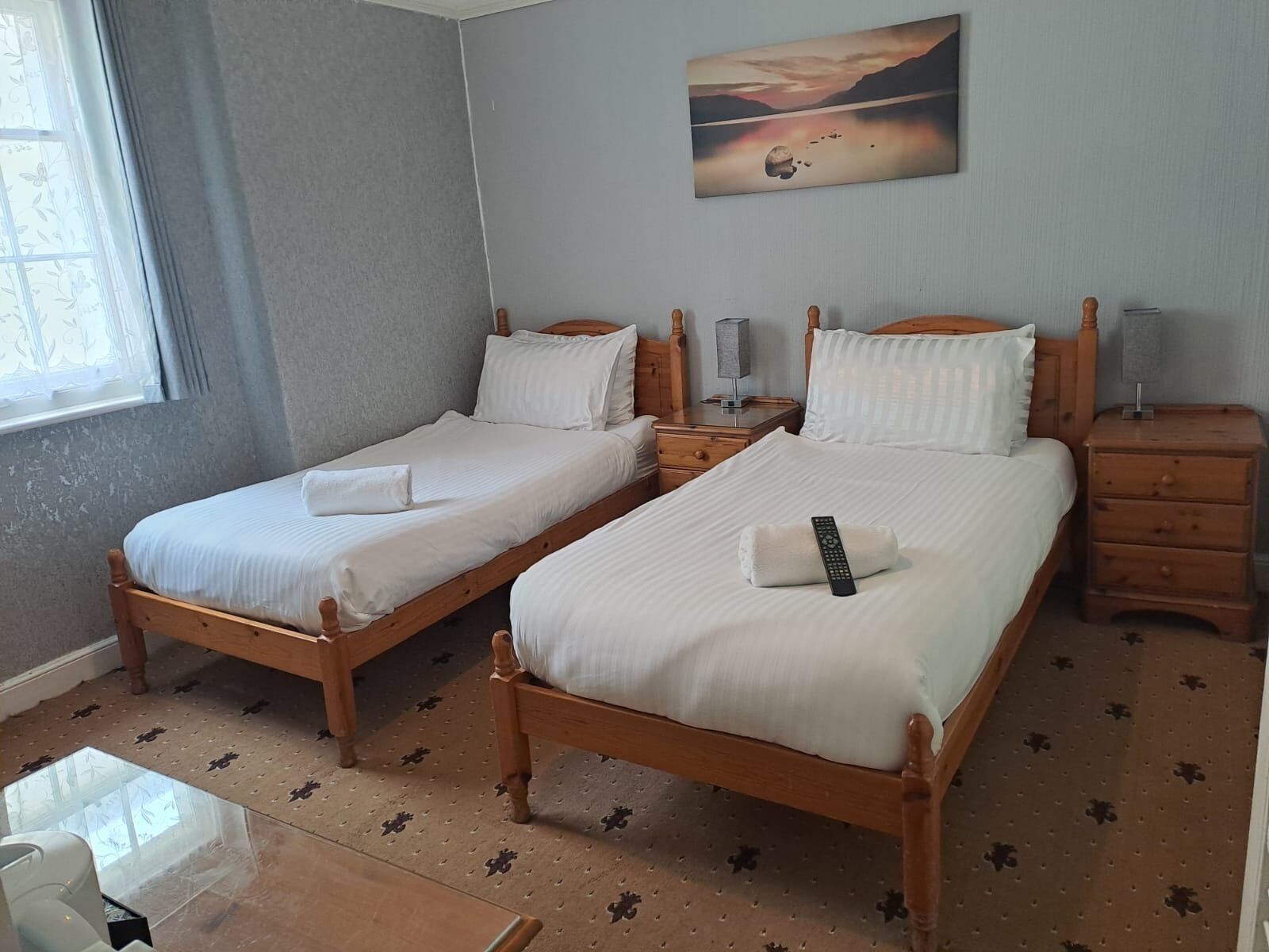Quarto Twin Standard, casa de banho anexa (Room 12)