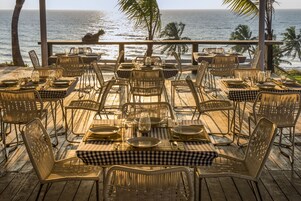 Pequeno-almoço continental diário (500 INR por pessoa) 