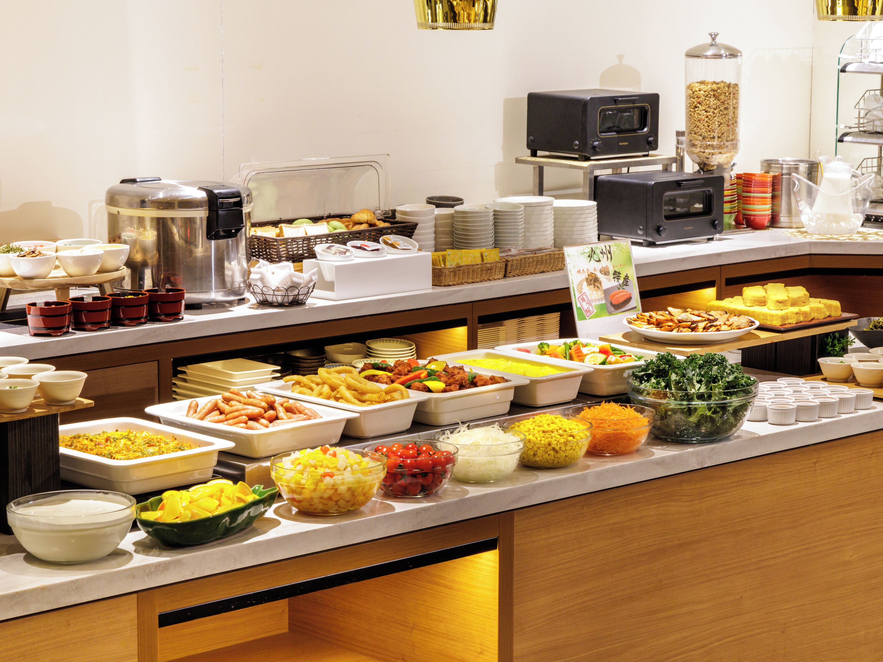 Pequeno-almoço tipo buffet diário mediante uma taxa 