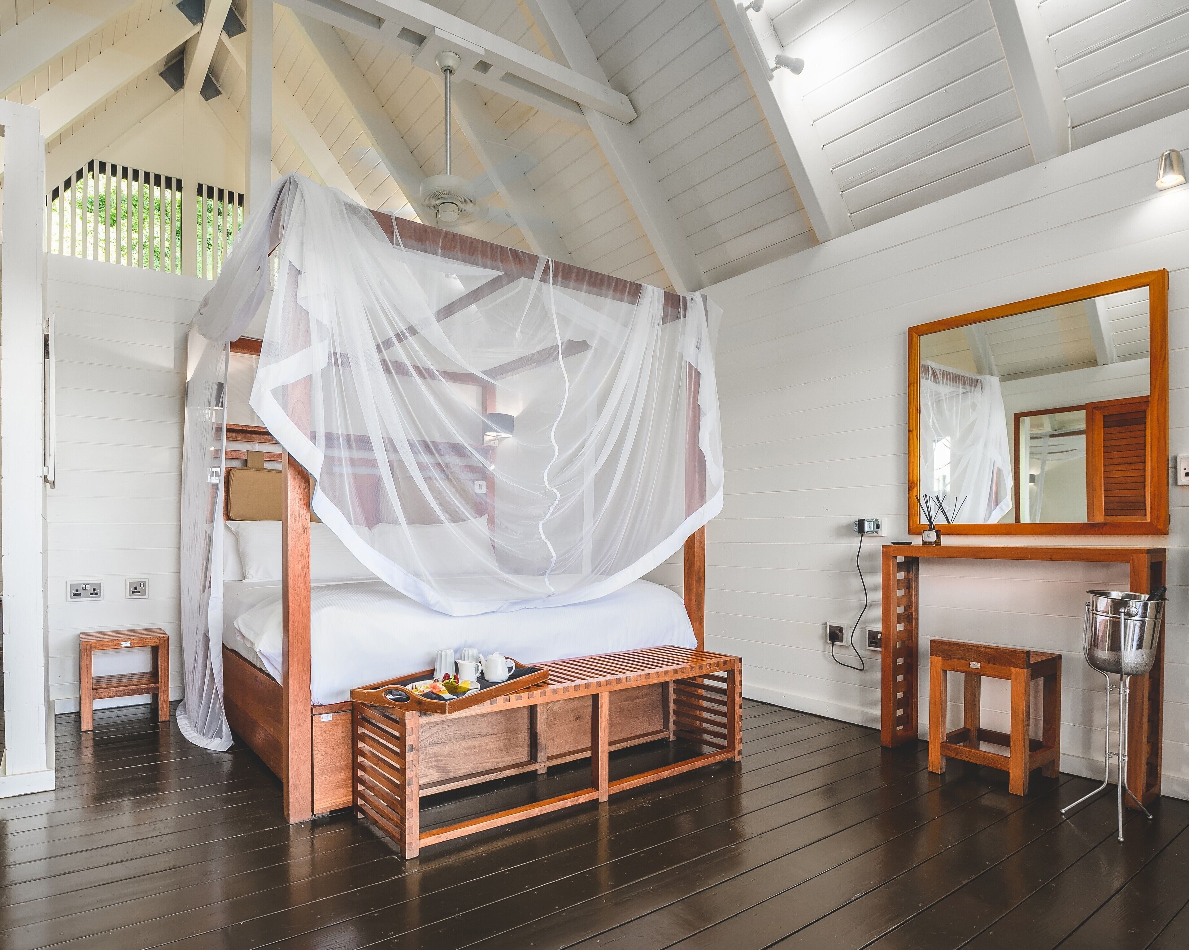 Quarto, 1 cama king-size (Luxe Lodge) | Roupa de alta qualidade, minibar, cofre no quarto 