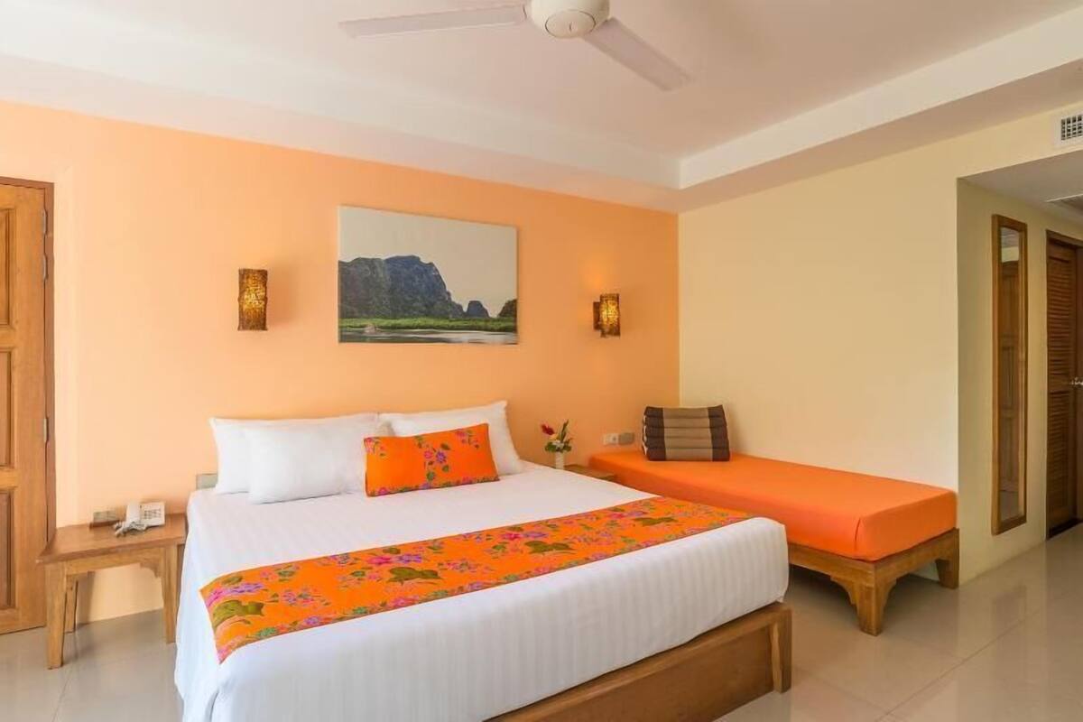 Frigobar, cofres nos quartos, escrivaninha, Wi-Fi de cortesia