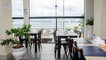 Pequeno-almoço tipo buffet diário incluído