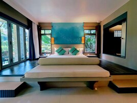 Quarto luxo, 1 cama King, vista para o jardim | Cofres nos quartos, individualmente mobiliados, escrivaninha