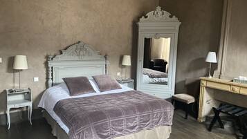 Quarto Duplo Deluxe | Roupa de alta qualidade, secretária, quartos insonorizados