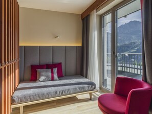 Quarto casal luxo, sacada | Vista para a montanha