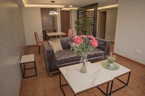 Suite King | Cofres nos quartos, escrivaninha, quartos à prova de som