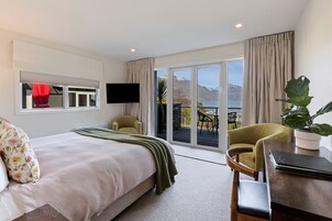 Estúdio premium, vista para o lago | Roupas de cama premium, edredons de pluma, individualmente decorados