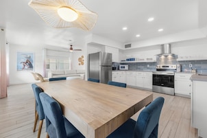 Apartamento Design | Cozinha privada | Uma cafeteira/bule, Congelador, Máquina de gelo