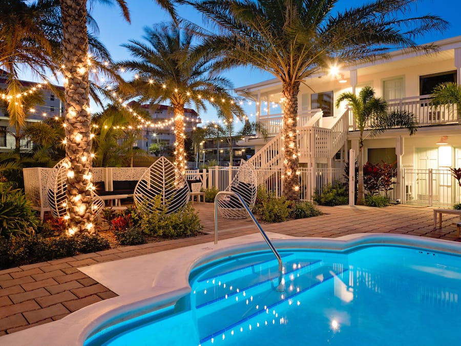 2 piscinas externas, piscina aquecida, guarda-sóis, espreguiçadeiras