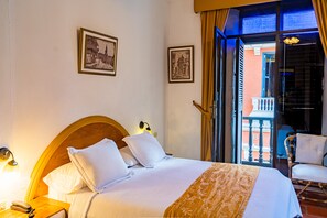 Minibar, cofre no quarto, secretária, Wi-fi grátis