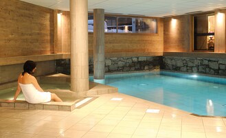 Piscina interior, piscina exterior 