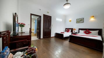 Quarto triplo família | Frigobar, cofres nos quartos, escrivaninha