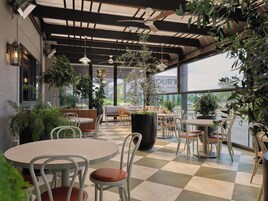 Pequenos-almoços, almoços e jantares servidos 