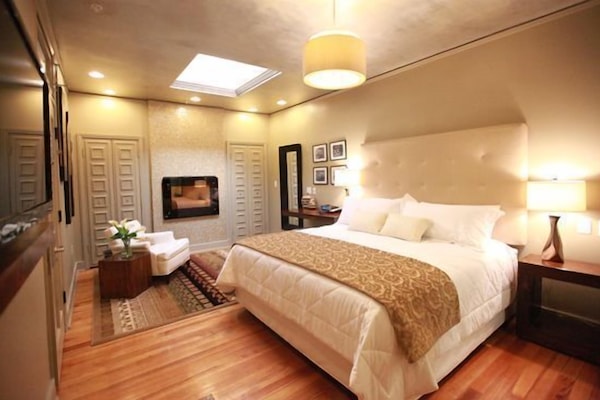 Quarto Deluxe, 1 cama king-size | 1 quarto, roupa de alta qualidade, camas de colchão pillowtop