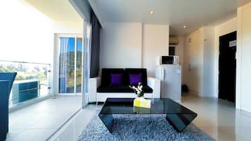 Suite, 2 quartos | Sala de estar | Televisor LCD