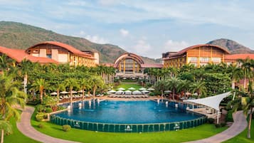 2 piscinas exteriores