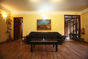 Área de estar no saguão