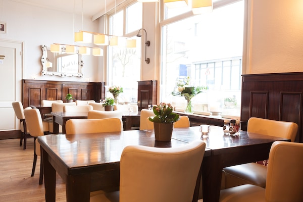 Café da manhã, almoço e jantar; culinária local