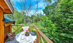 Bungalow with Balcony-King Fisher | Roupa de cama fornecida 