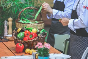 Pequenos-almoços e jantares servidos, incluindo cozinha mediterrânica 