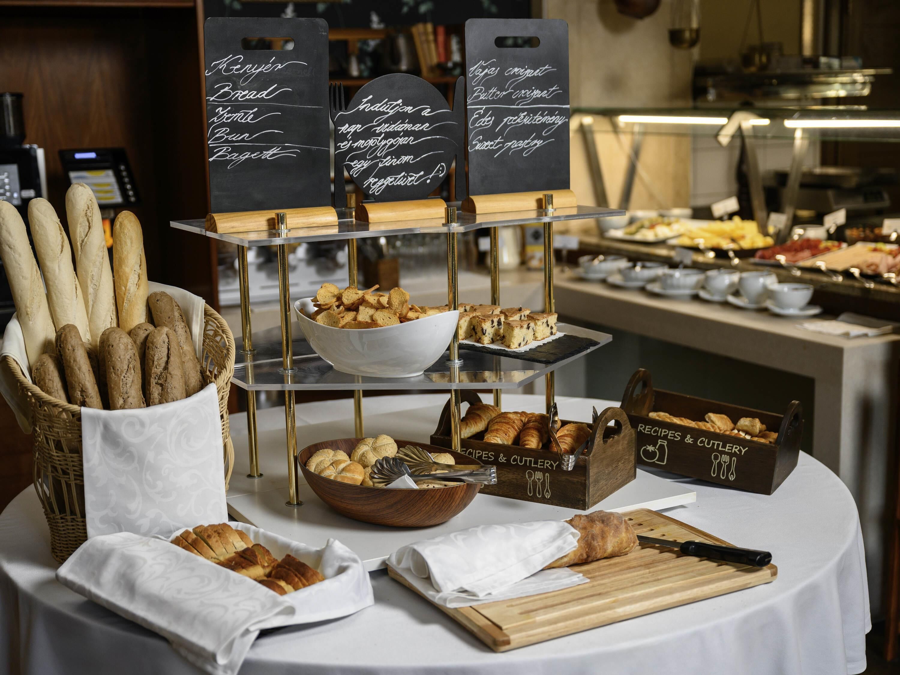 Café da manhã com buffet todos os dias mediante uma taxa