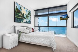 Penthouse, 2 quartos, vista para o oceano | Cofre no quarto, com decoração personalizada