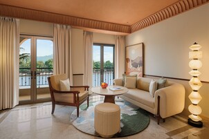 Quarto Nobre, vista para o rio (Premium) | Roupa de alta qualidade, cofre no quarto, secretária 