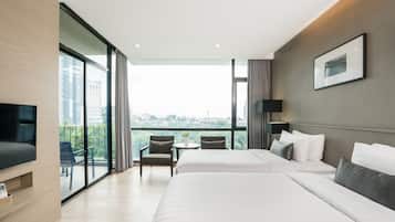 Deluxe City View Room with Kitchenette | 1 quarto, minibar com produtos grátis, cofre no quarto, secretária