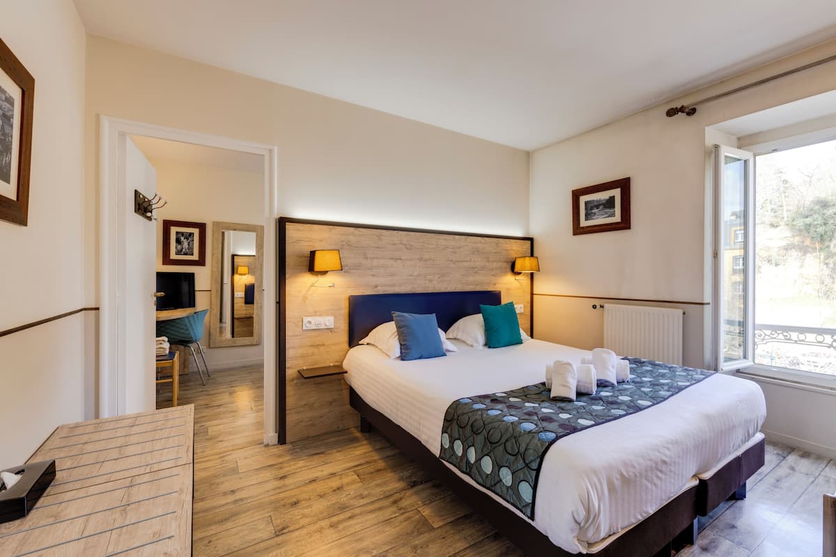 Quarto família | Roupas de cama premium, camas Tempur-Pedic