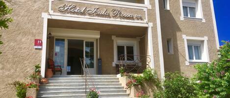 Fachada da propriedade