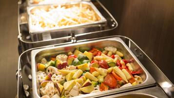 Pequeno-almoço tipo buffet diário (1980 JPY por pessoa)