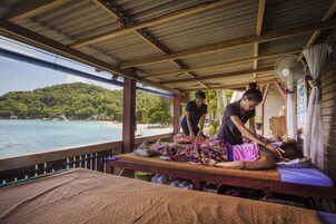 Sala(s) para tratamentos a casais, massagens de pedras quentes 