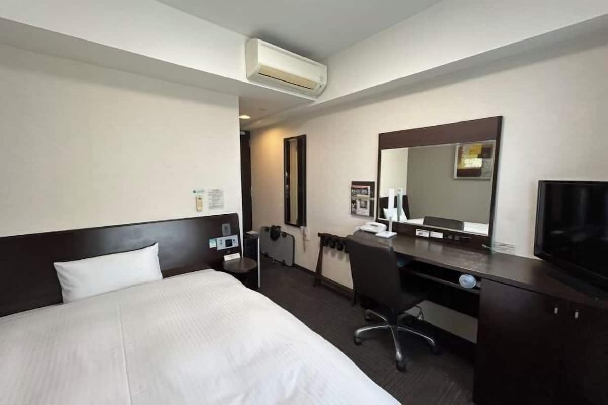 Escrivaninha, Wi-Fi de cortesia, roupa de cama